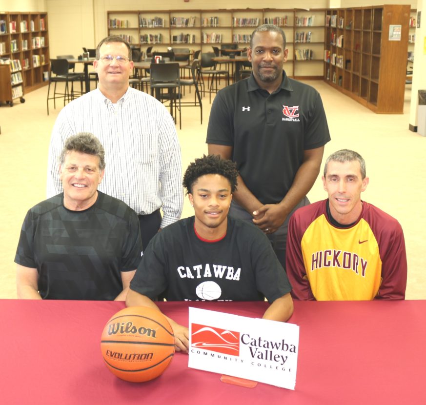 MEN'S COLLEGE BASKETBALL: Hickory's Harper will play for Red Hawks next ...